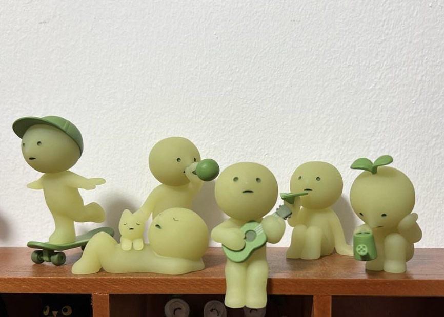 Smiski Sunday full set of six, Hobbies & Toys, Toys & Games on Carousell