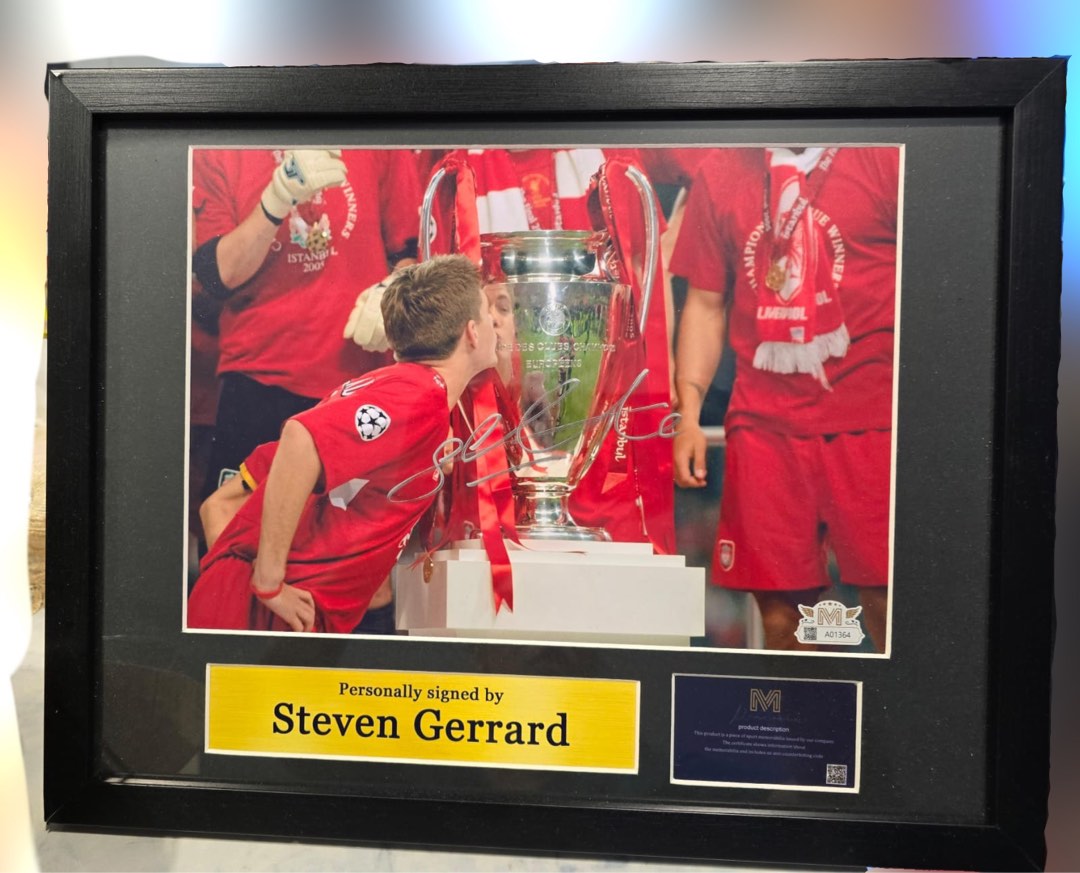 Steven Gerrard UEFA Champions League final trophy 2005 Istanbul ...