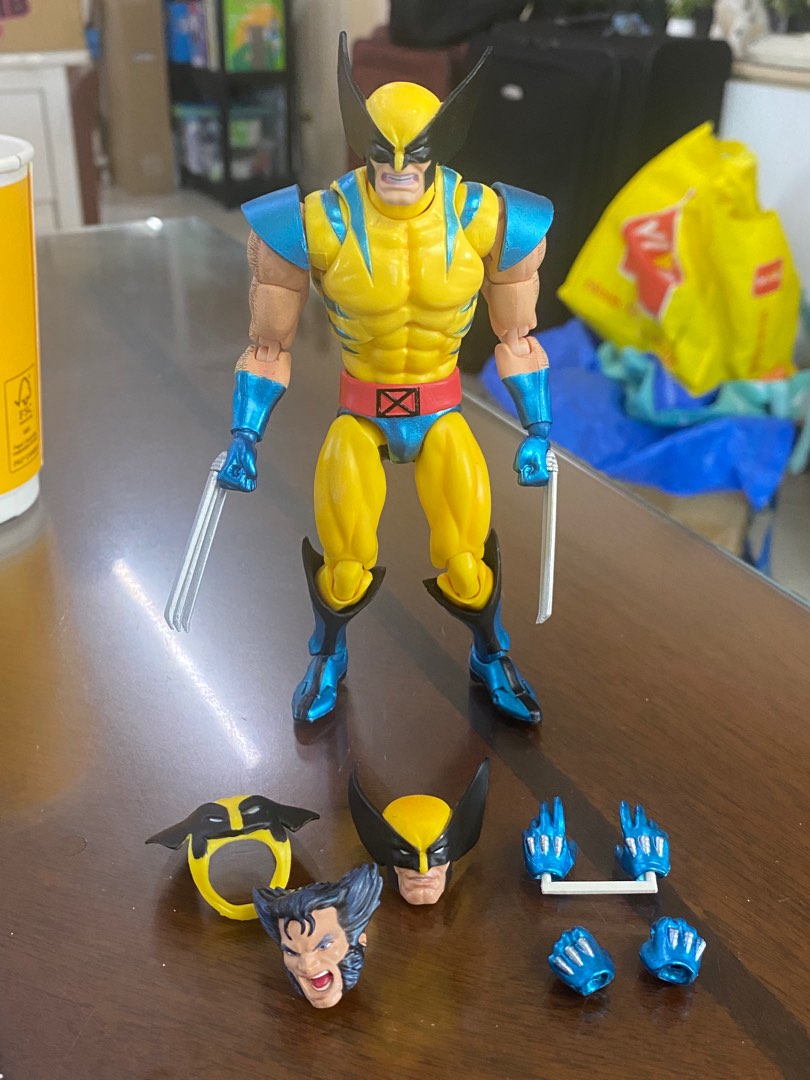 CT Toys Mafex 96 Wolverine Action Figure Logan's Classic Battle Dress ...