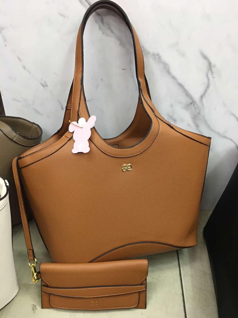 HOLB Soleil in Gold, Women's Fashion, Bags & Wallets, Tote Bags on Carousell