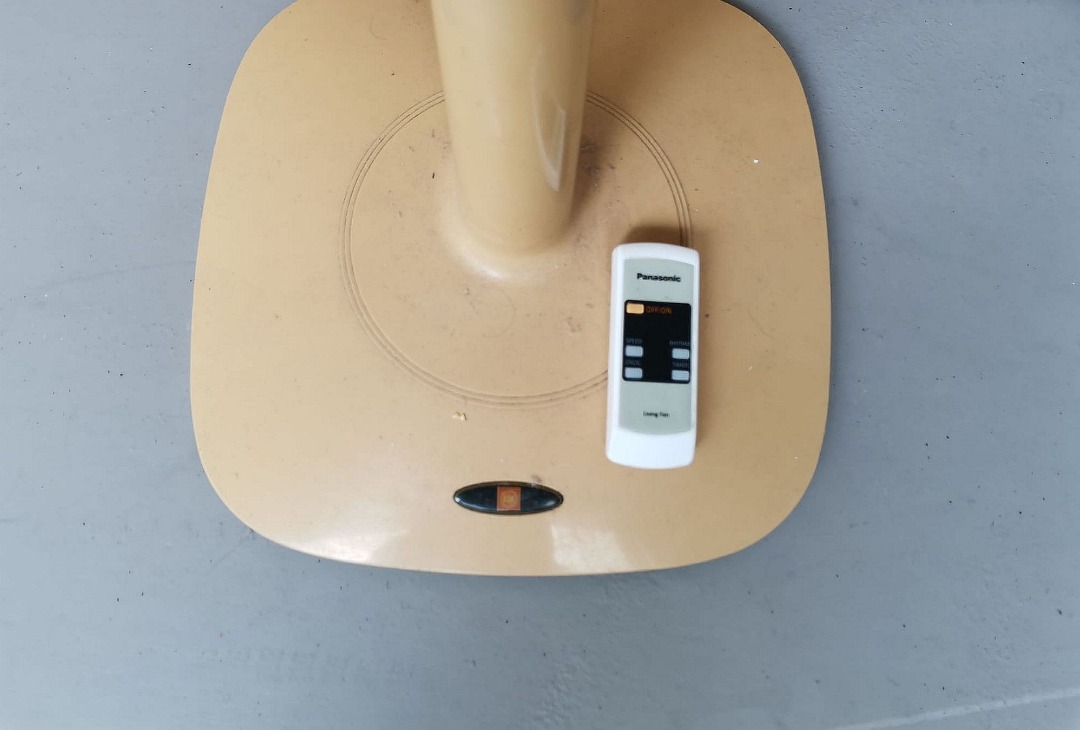 KDK 16" standing fan ( Living Fan ) with remote with Rhythm ( YURAGI ...