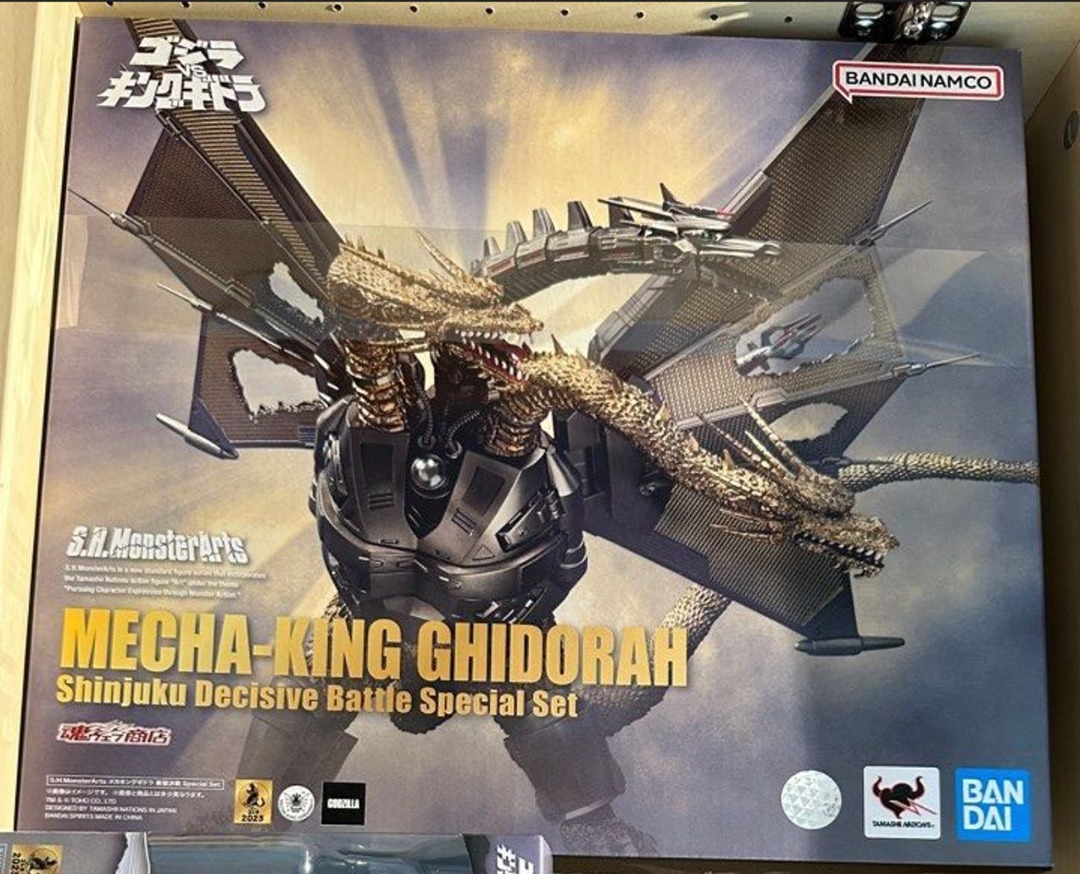 s.h.monsterarts Mecha King Ghidorah , Hobbies & Toys, Toys & Games on