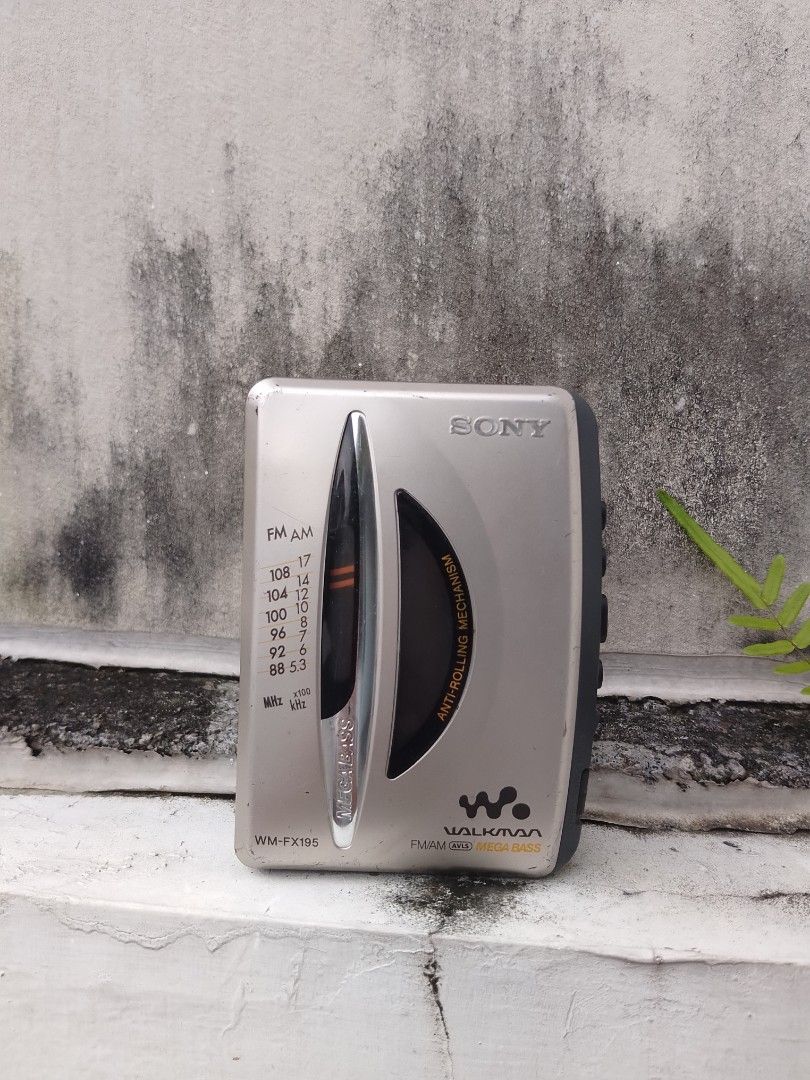 Walkman kaset pita sony wm fx 195 retro vintage, Musik & Media, CD, DVD & Lainnya di Carousell