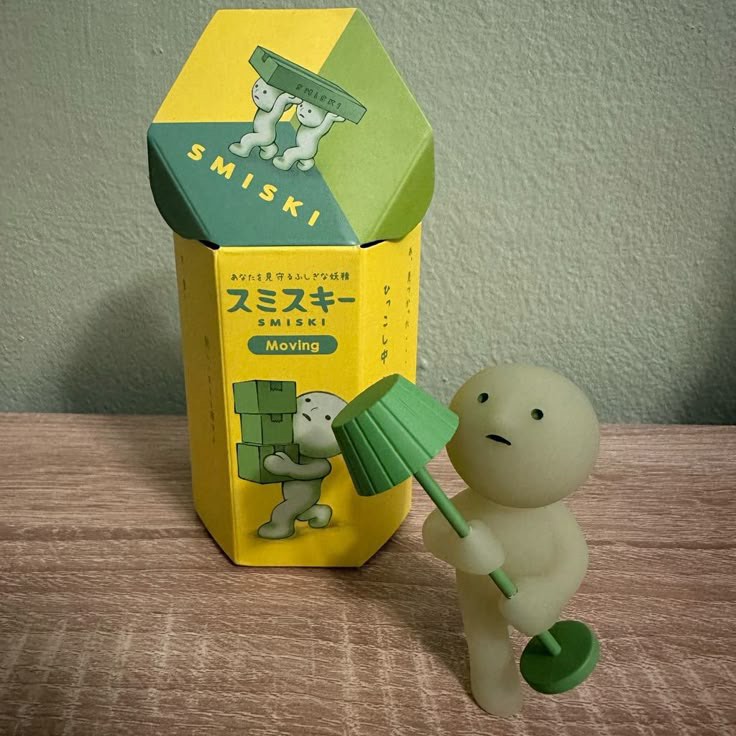 WTS/WTT Smiski Living & Moving Series (Lifting & Holding Lamp), Hobbies ...