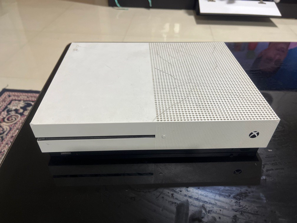 Xbox 1S, Garage Sale on Carousell