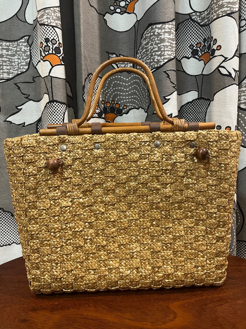 beach rattan tote bag with wooden handle and lining, Women's Fashion ...