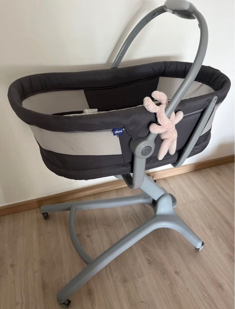 Chicco Baby Hug 5in1 Baby Crib, Babies & Kids, Baby Nursery & Kids ...