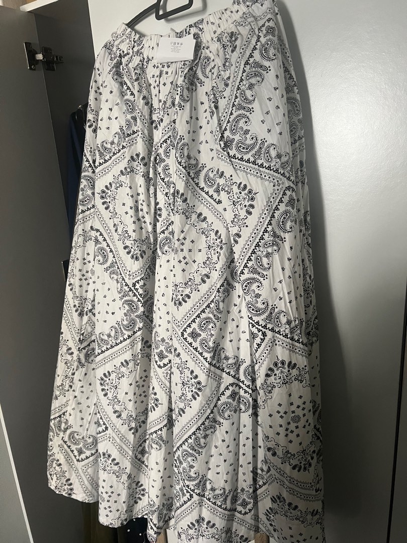 Kaifiyyah Bandana Skirt, Women's Fashion, Muslimah Fashion, Bottoms on ...