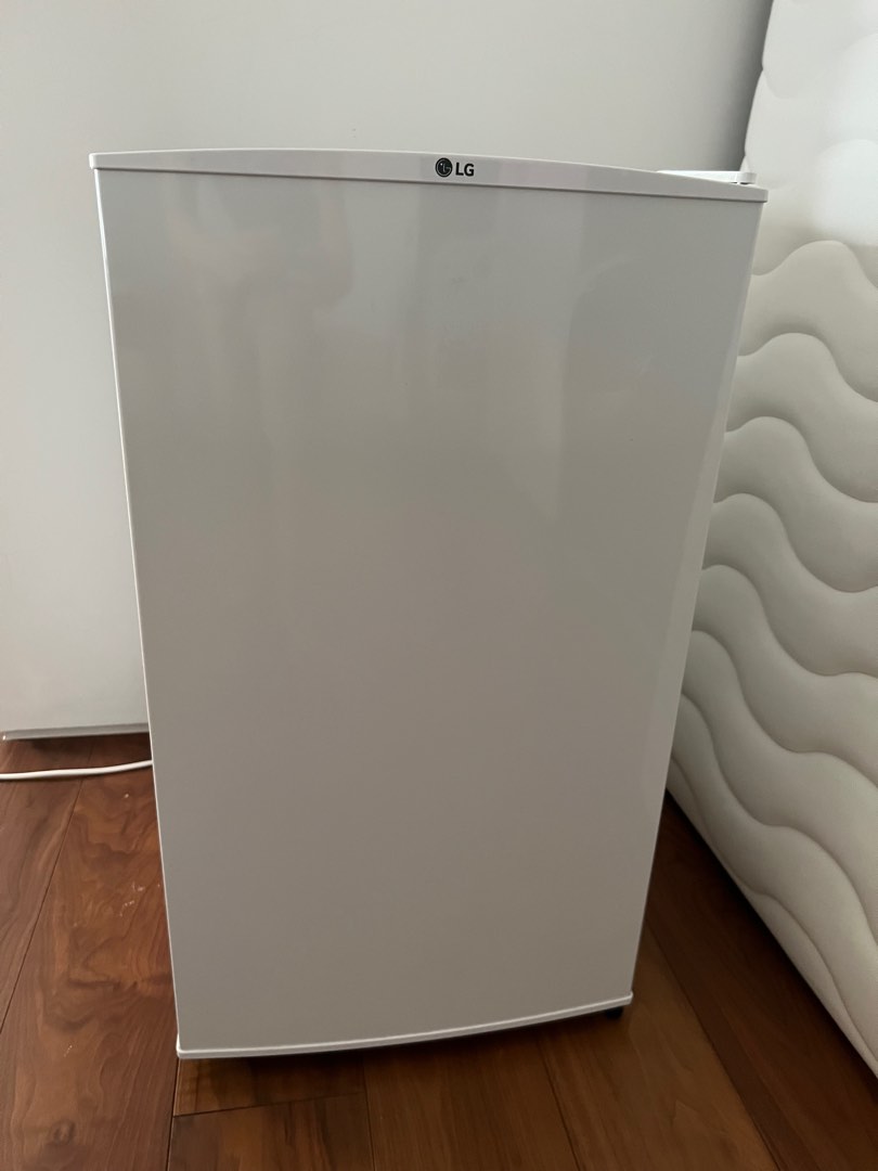 LG mini bar fridge 90L with built in freezer, TV & Home Appliances ...