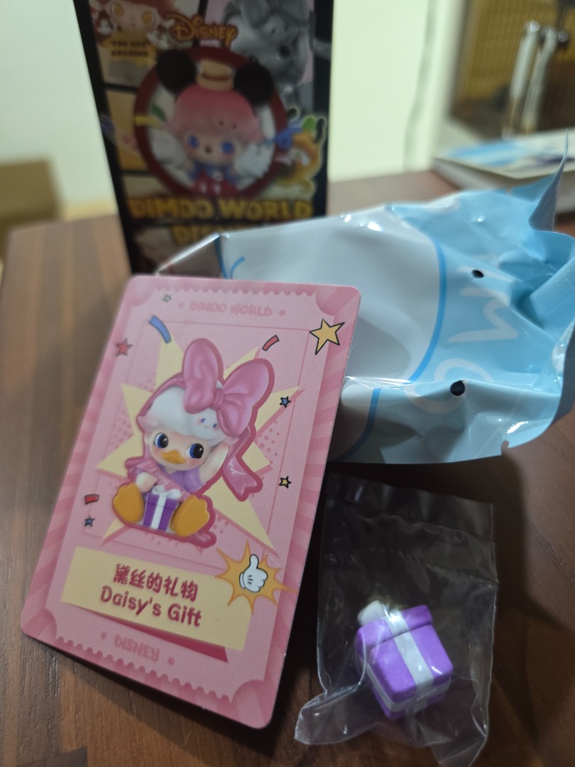 POP MART - Dimoo World x Disney 迪斯尼系列 - Daisy's Gift 黛丝的礼物 SG Stock ...