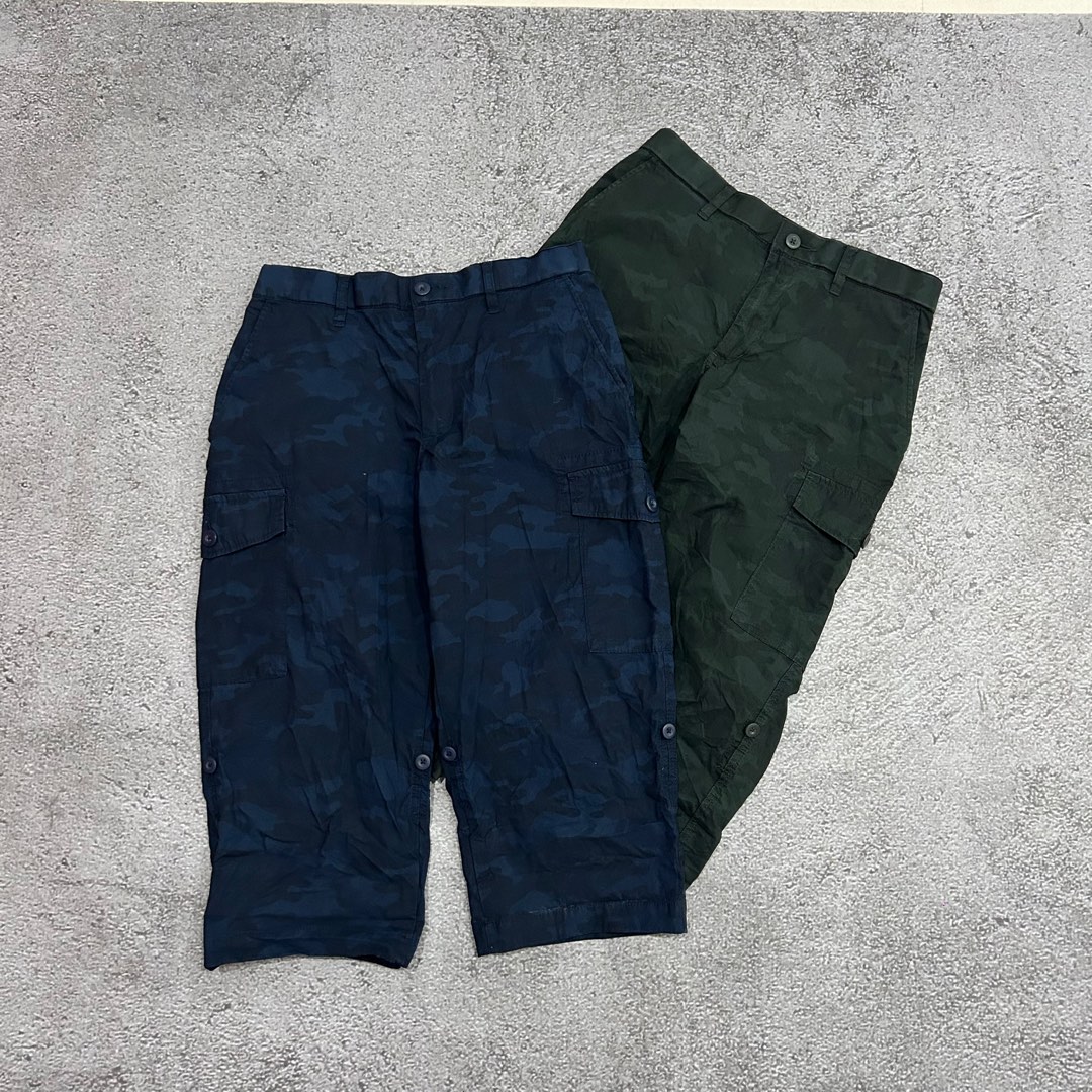 UNIQLO 3/4 cargo camo, Fesyen Pria, Pakaian , Bawahan di Carousell