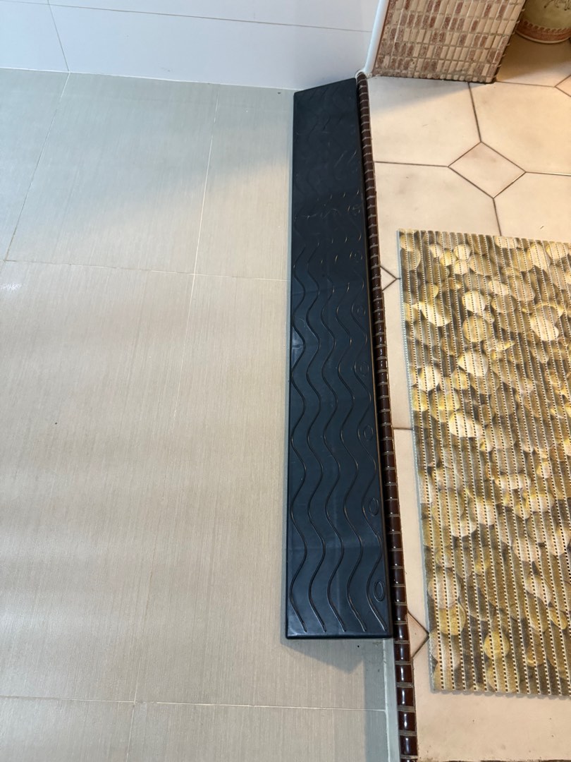 Wheelchair ramp Robot vacuum ramp, Health & Nutrition, Assistive ...