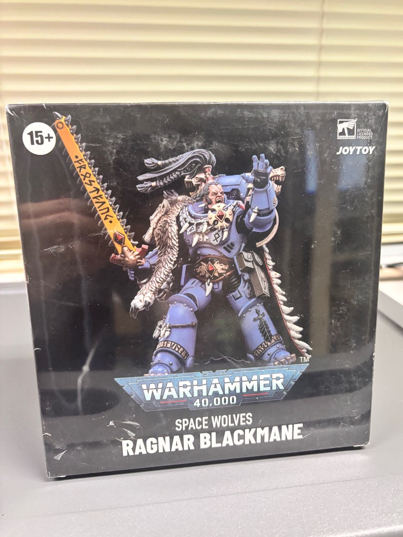JOYTOY WARHAMMER SPACE WOLVES RAGNAR BLACKMANE, 興趣及遊戲, 玩具 & 遊戲類 - Carousell