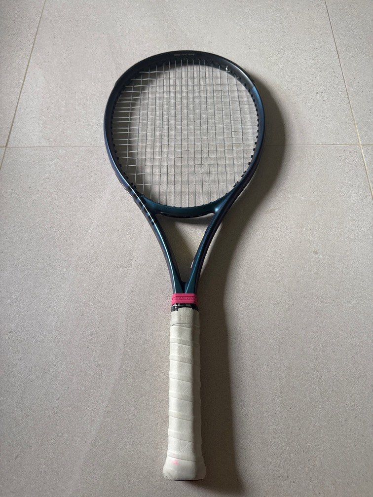 Wilson Ultra 100 v4 grip L3 (4 3/8), Sports Equipment, Sports & Games ...
