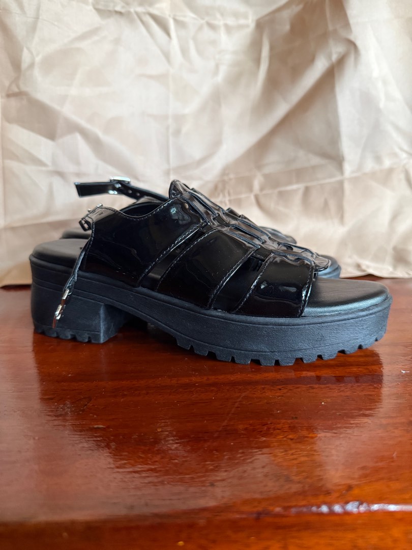 Zanea Black Patent Sandals, Women's Fashion, Footwear, Wedges on Carousell