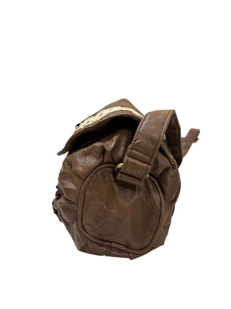 Beg kulit lembut, Women's Fashion, Bags & Wallets, Cross-body Bags on ...