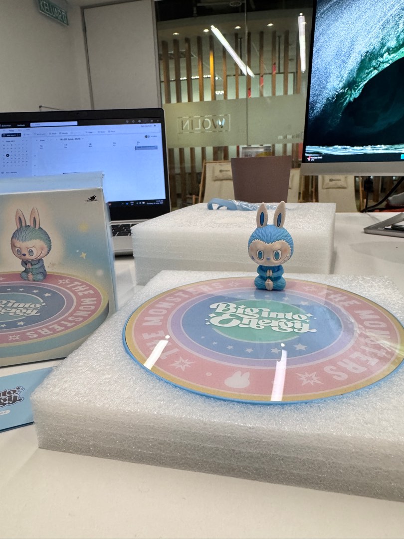 Big into Energy labubu - Wireless Charger - Seal but new, Hobbies ...