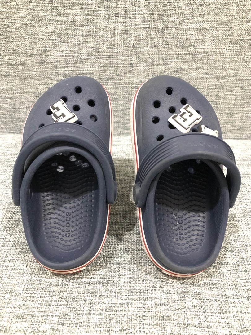 Crocs anak no 7, Bayi & Anak, Baju Anak Laki-laki, 1 hingga 3 tahun di ...