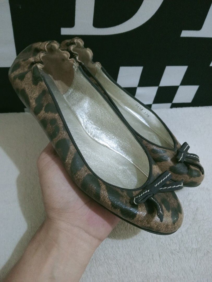 Flat Dolce Gabbana macan Original Second, Fesyen Wanita, Sepatu di ...