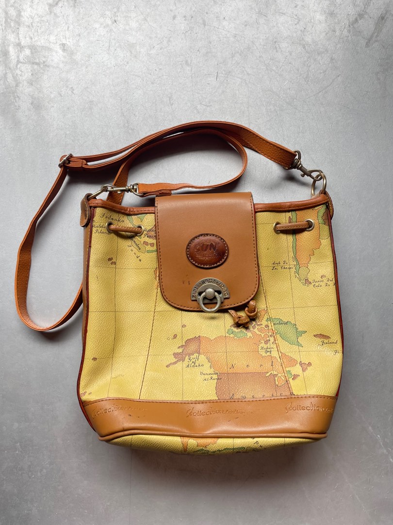 Map sing, Luxury, Bags & Wallets on Carousell