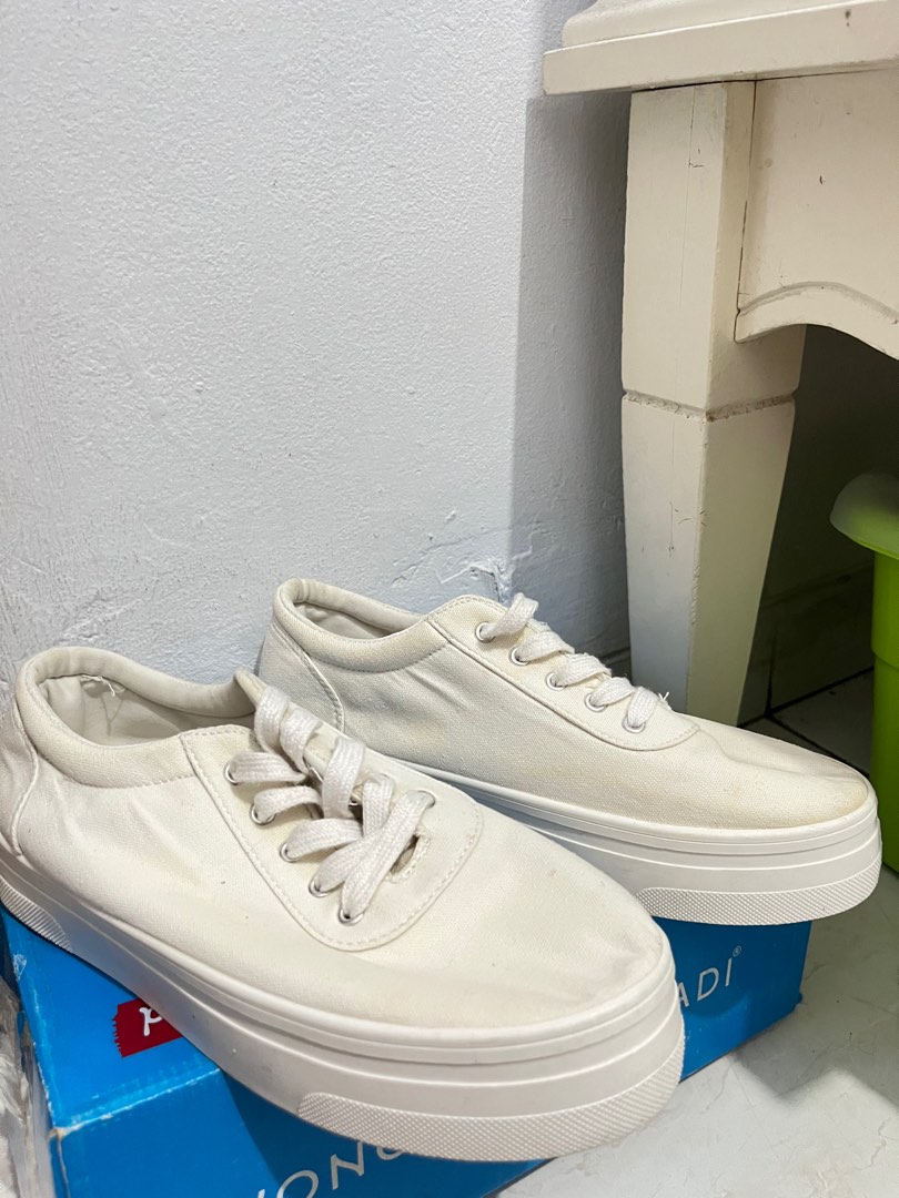 Sepatu Putih Polos, Fesyen Wanita, Sepatu di Carousell