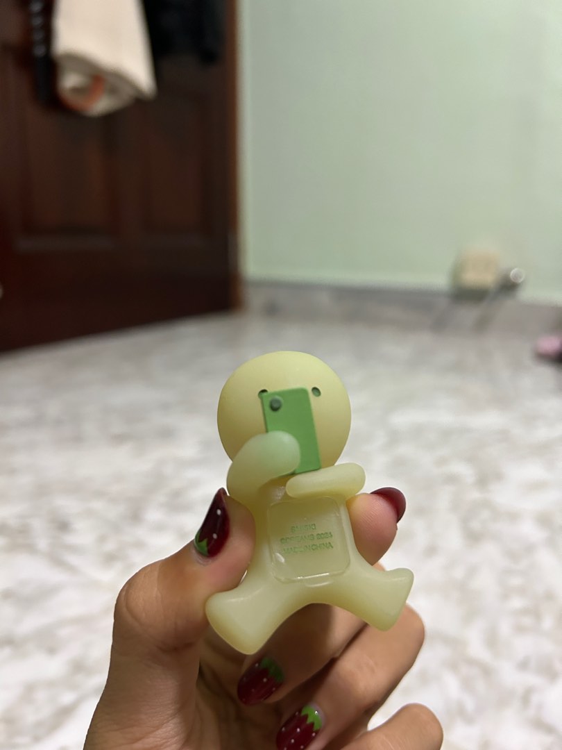Smiski Hipper Smiski Holding A Smartphone, Hobbies & Toys, Toys & Games ...