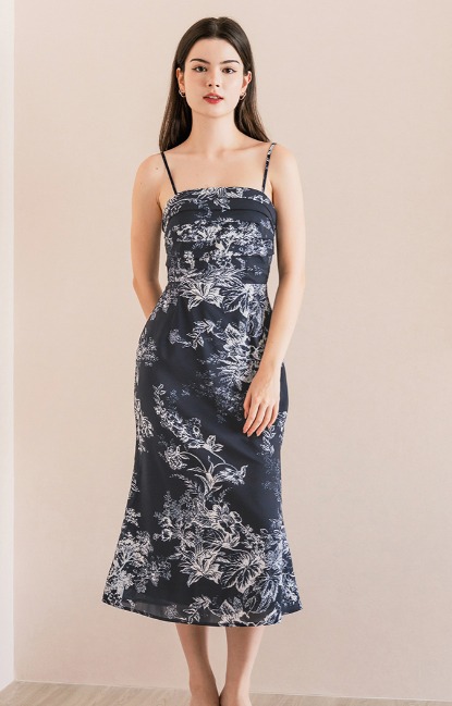 Dione Padded Folds Midi Dress (Midnight Earthy Bliss) *Defect, Women's Fashion, Dresses & Sets ...