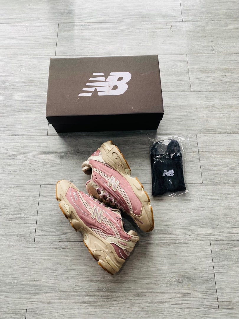 New Balance 1000 Pink Mink, Fesyen Pria, Sepatu , Sneakers di Carousell