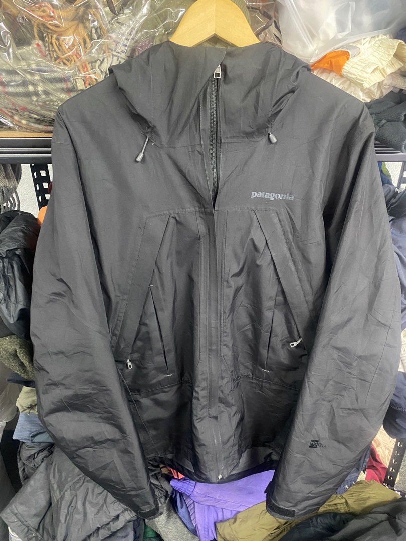 Patagonia Winbreaker Jacket, Men's Fashion, Activewear on Carousell