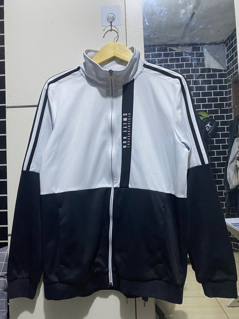 Jaket Tracktop AWK list garis hitam di tangan preloved, Fesyen Pria ...