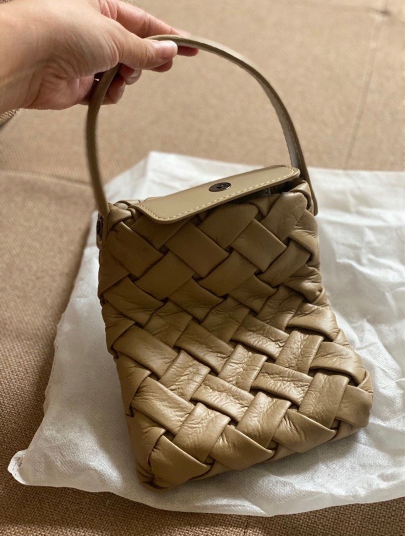 Tas anyam mini, Fesyen Wanita, Tas & Dompet di Carousell