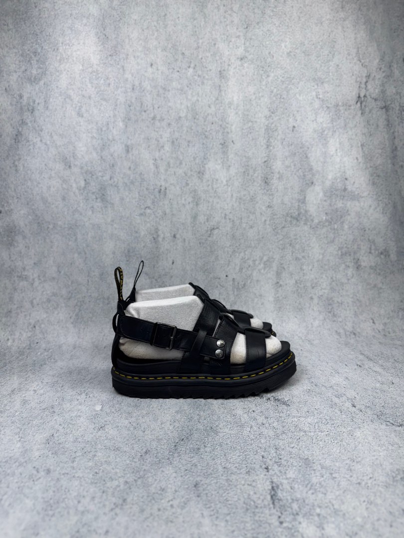 Dr Martens Terry Black (42), Fesyen Pria, Sepatu , Sandal di Carousell
