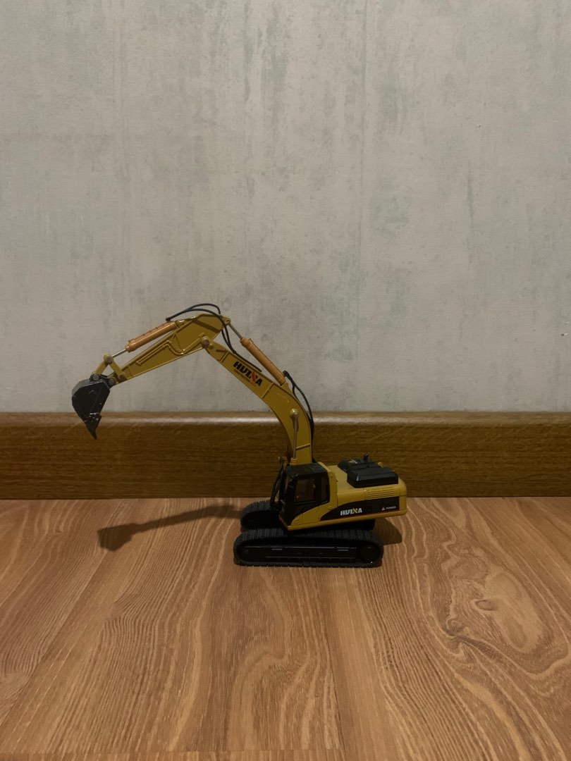 Mainan figur beko kuning Excavator Toy besi , Toys & Collectibles ...