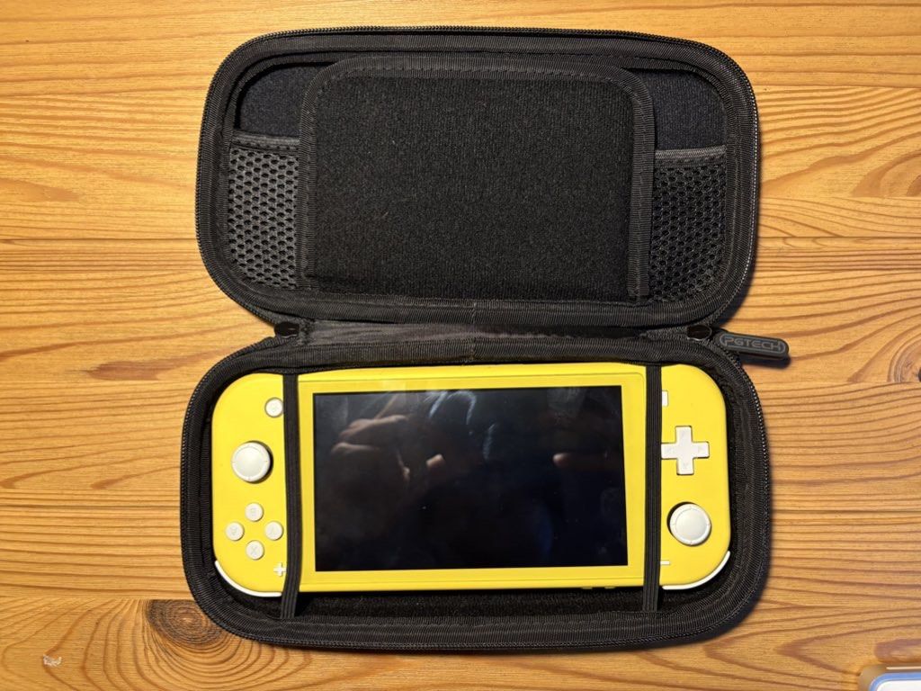Nintendo Switch Lite 128 GB Yellow, Video Game, Konsol di Carousell