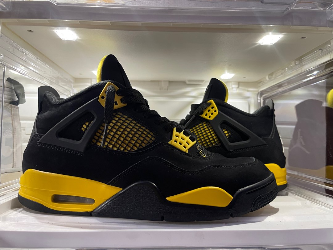Retro 4 Thunder, Fesyen Pria, Sepatu , Sneakers di Carousell