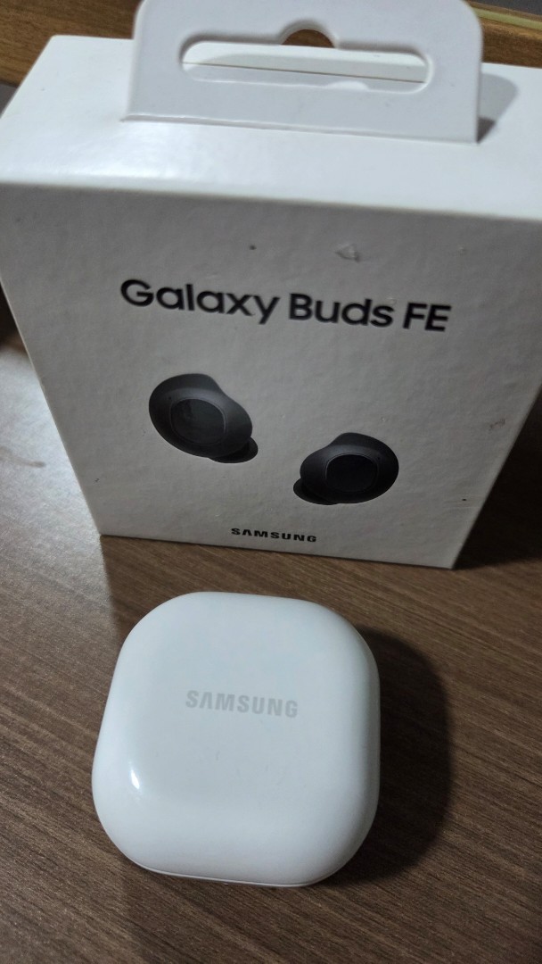 Samsung Ear Buds (missing right ear bud), Audio, Earphones on Carousell