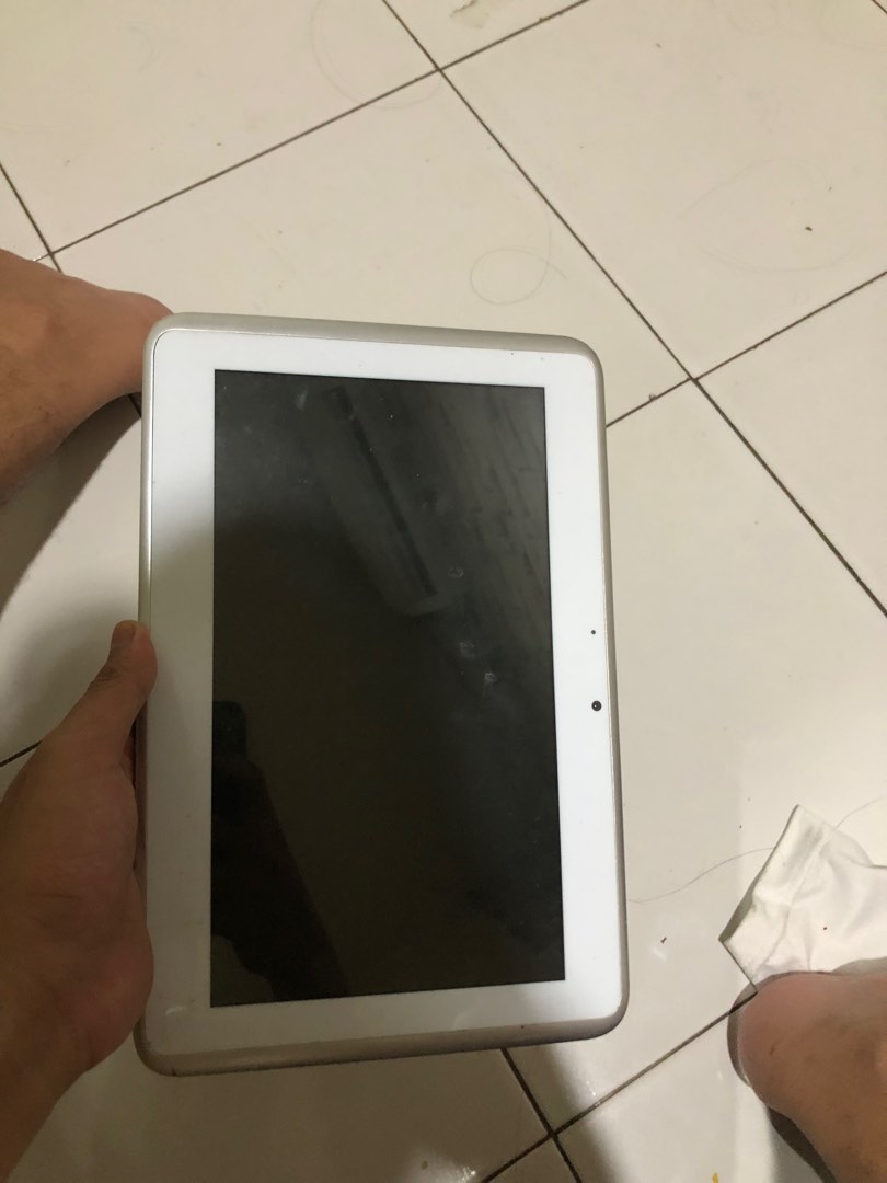 Tablet Advan 10 inch, Telepon Seluler & Tablet, Tablet di Carousell