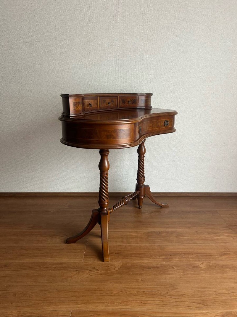 TOMAS CABALLERO Spanish classic bean-shaped desk | Antique mahogany ...