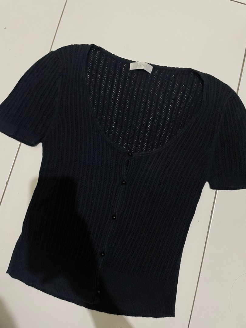 Top hitam, Fesyen Wanita, Pakaian Wanita, Atasan di Carousell