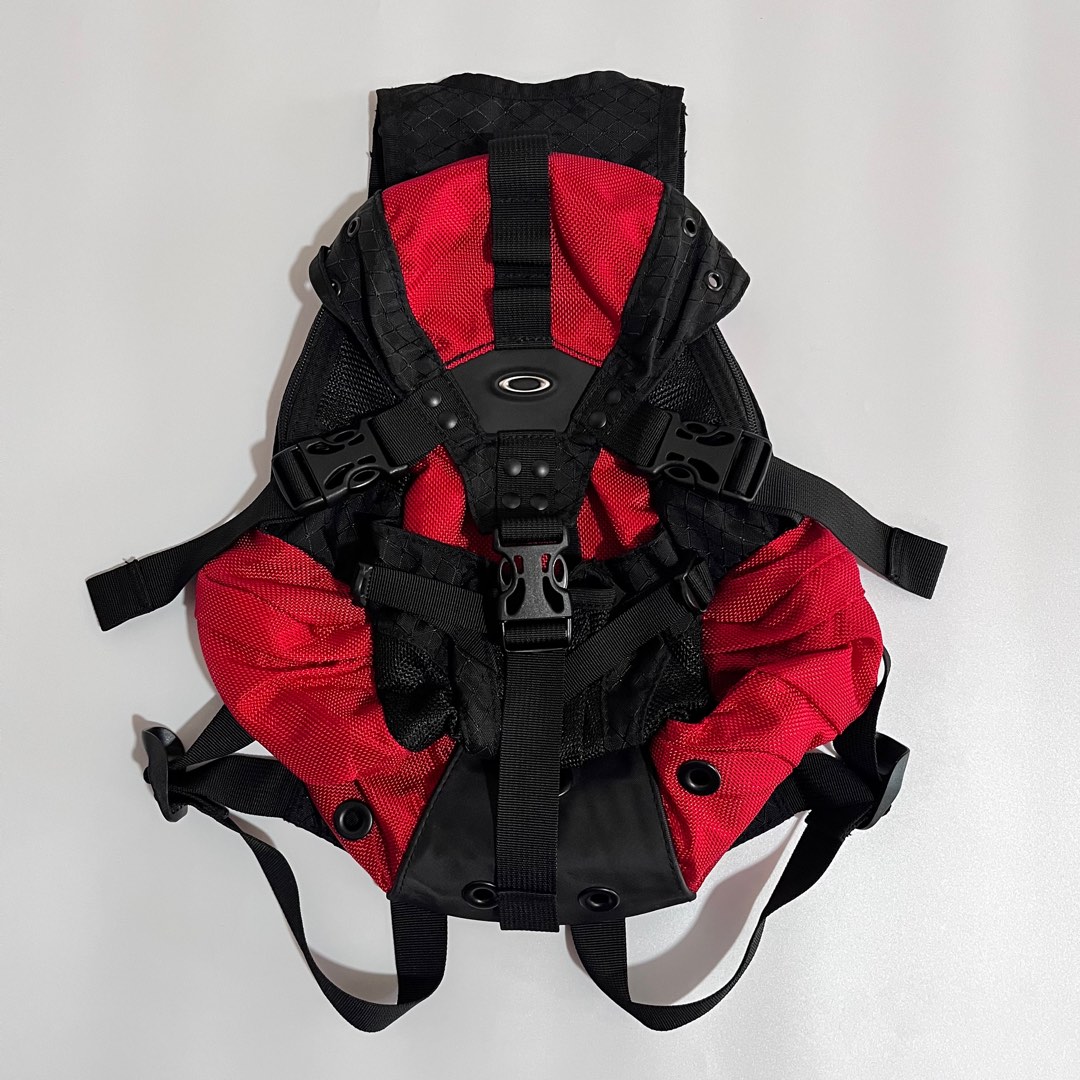 Vintage Oakley Icon Backpack, Men's Fashion, Bags, Backpacks on Carousell