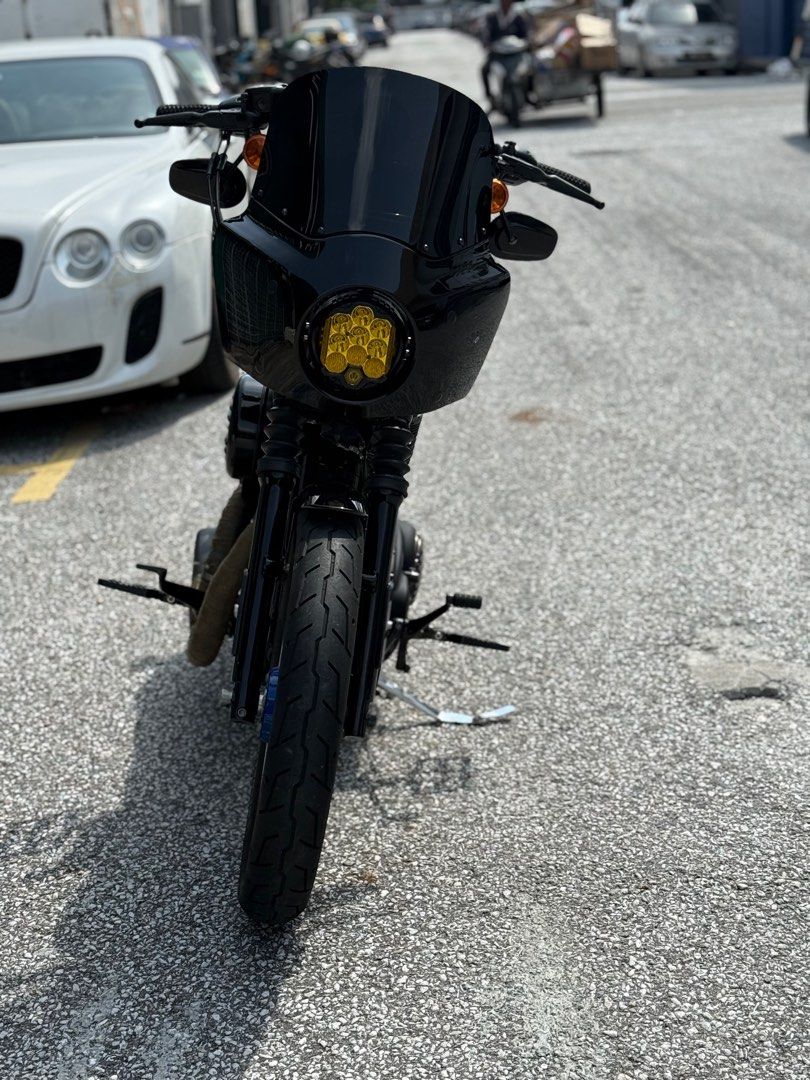 Harley Davidson sportster iron 883 , Motorbikes on Carousell