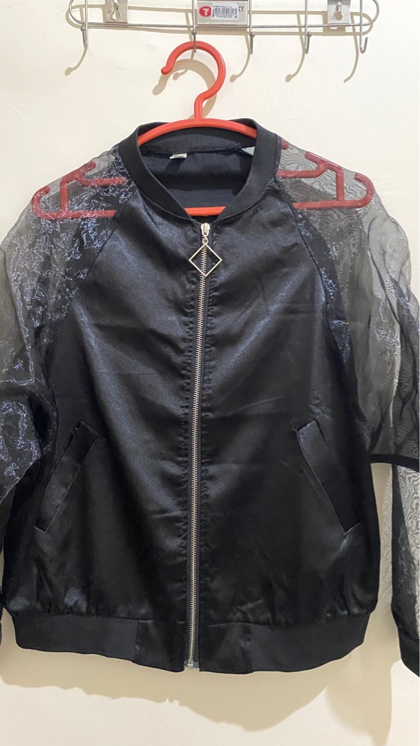 Jaket jaring, Fesyen Wanita, Pakaian Wanita, Atasan di Carousell