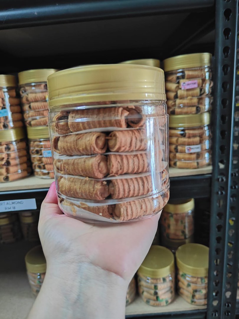 Kuih Kapit Roll, Food & Drinks, Packaged & Instant Food on Carousell