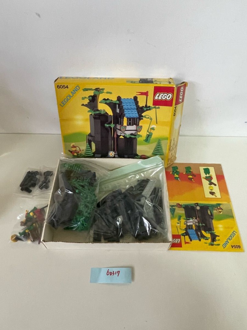 LEGO 6054 Forest Hideout Forest Man with instructions Vintage, Hobbies ...