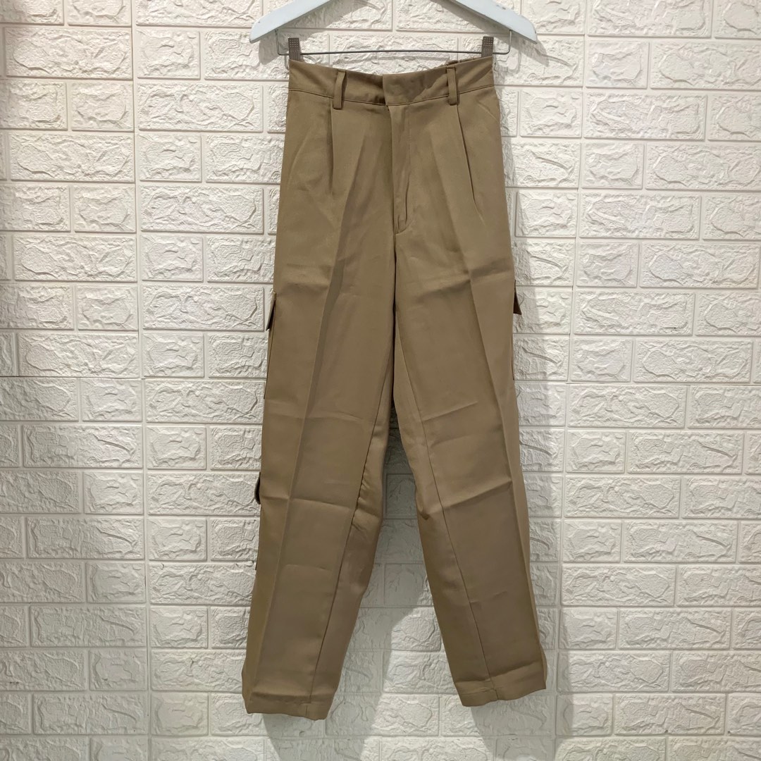 (NEW) Cargo pants ocha wear, Fesyen Wanita, Pakaian Wanita, Bawahan di ...