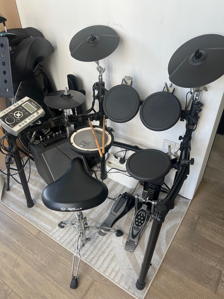 Roland Electric Drum kit with AMP, Hobbies & Toys, Music & Media ...