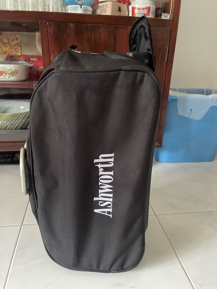 Ashworth travel golf bag with roller and extendable grip, Hobbies ...