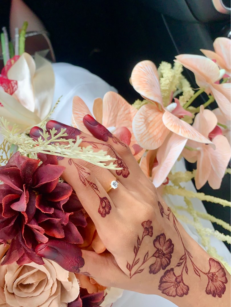 Bunga nikah berjuntai cascade wedding bouquet, Furniture & Home Living ...