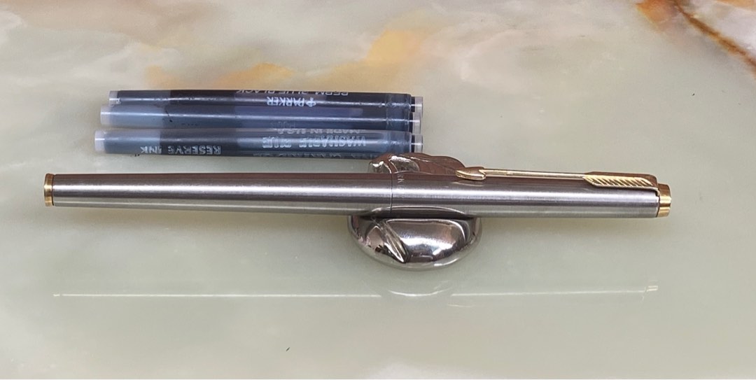 Parker 180 Fountain pen , Flighter Style, Reversible 14K XM nib black barrel & cap with 3 piece ...