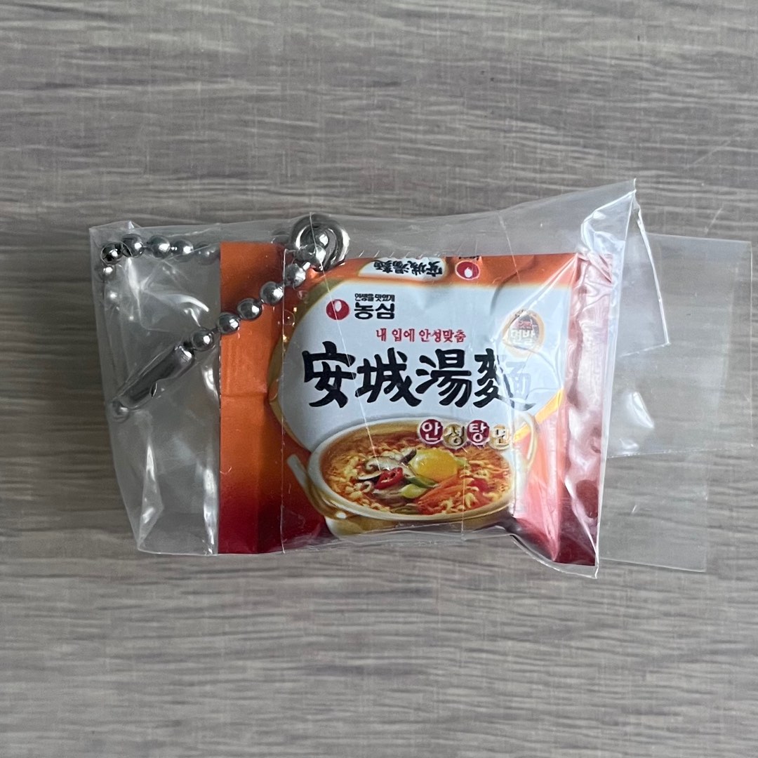 Ramyeon / Ramyun / Ramen gachapon keychain (Nong shim ansungtangmyun ...